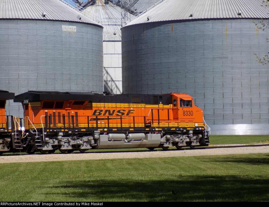 BNSF 8330